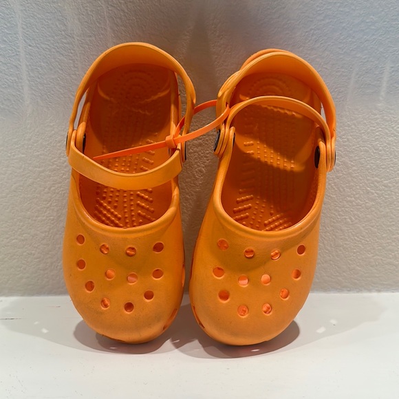 CROCS | Shoes | Girls Orange Crocs Size 24 Like New Condition Flip ...